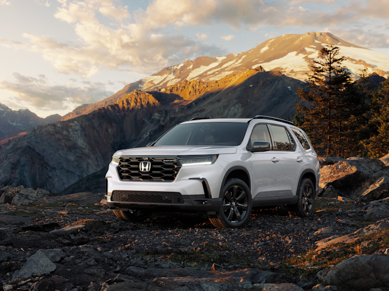 Review: The 2025 Honda Pilot Black Edition goes big on space, comfort ...